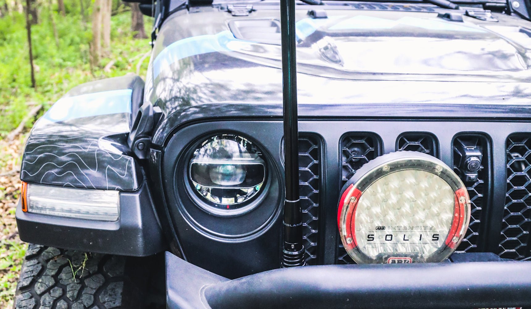 MicroMobile® MXAT05VP 3dB Gain Highland™ Heavy-Duty Bullbar Antenna Sy